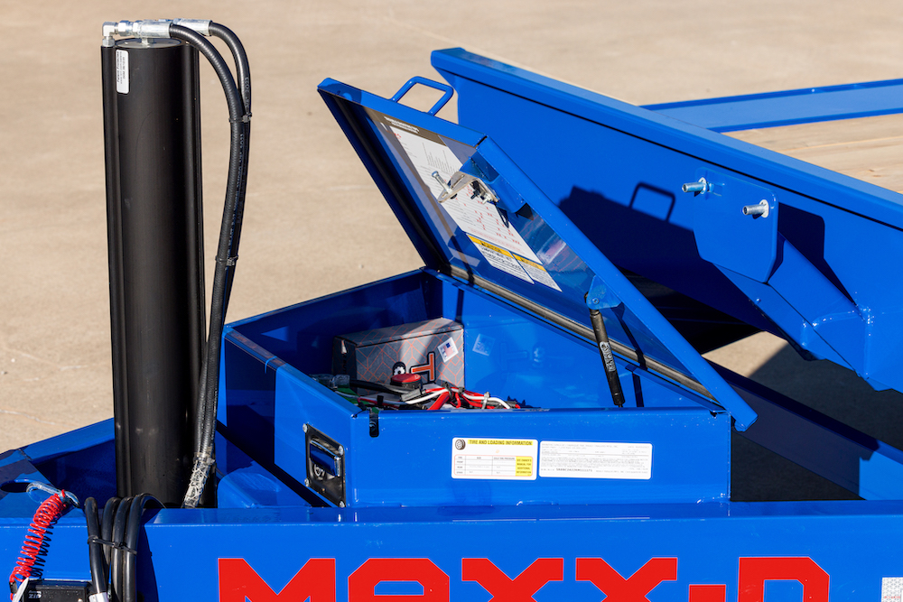 T8X Power Tilt Trailer | Powered Gooseneck Tilt | MAXX-D Trailers