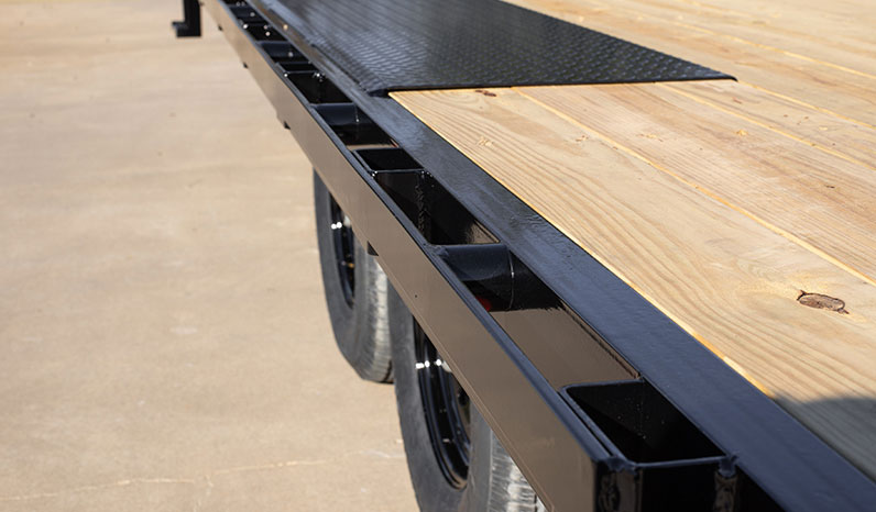 DOX Medium Duty 14K Deck Over Trailer | MAXX-D Trailers