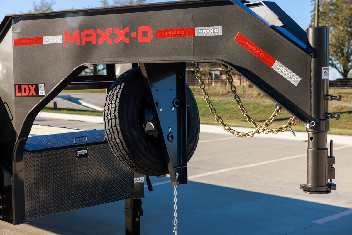 Track Machines For Gooseneck Trailers EG | Gooseneck Equipment Hauler