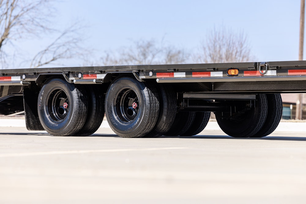 LKX LOW-PRO TANDEM DUAL FLATBED TRAILER