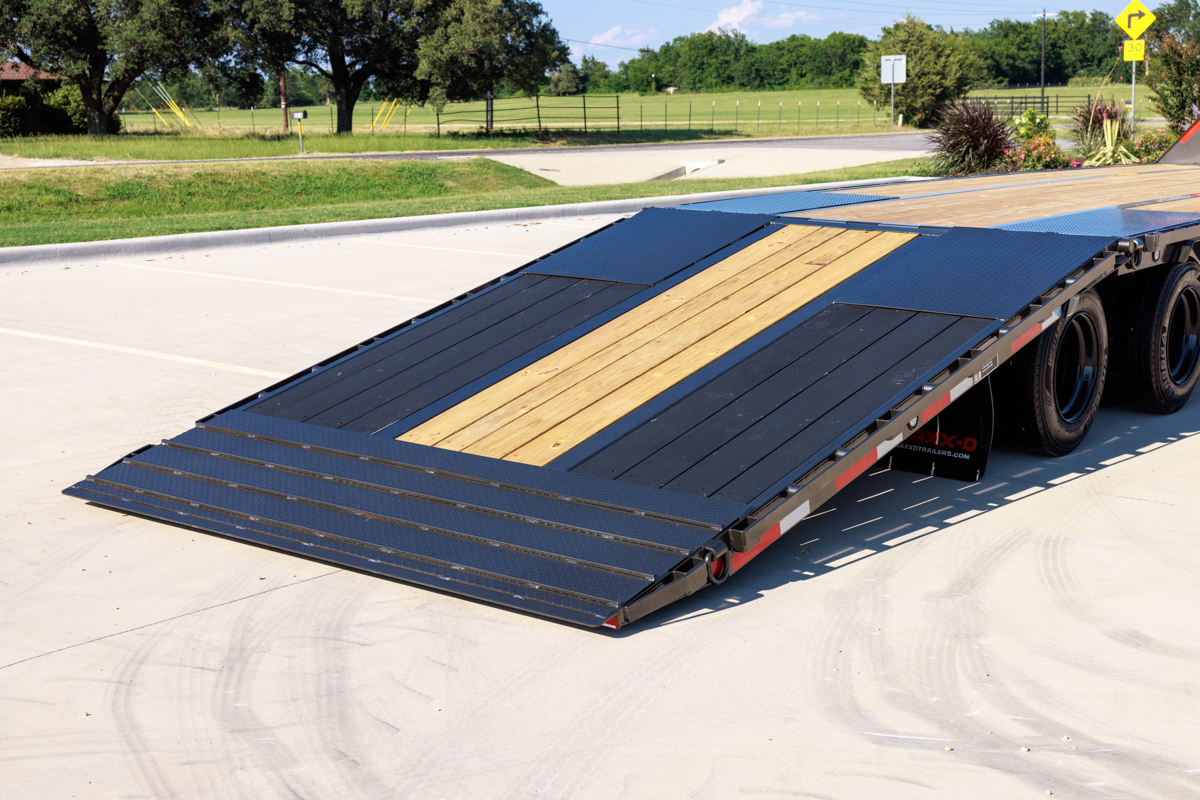 YHX 40K Hydraulic Dovetail Flatbed Gooseneck Trailer | MAXX-D Trailers