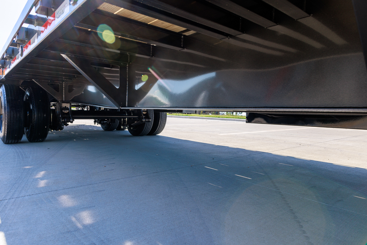 YHX 40K Hydraulic Dovetail Flatbed Gooseneck Trailer | MAXX-D Trailers