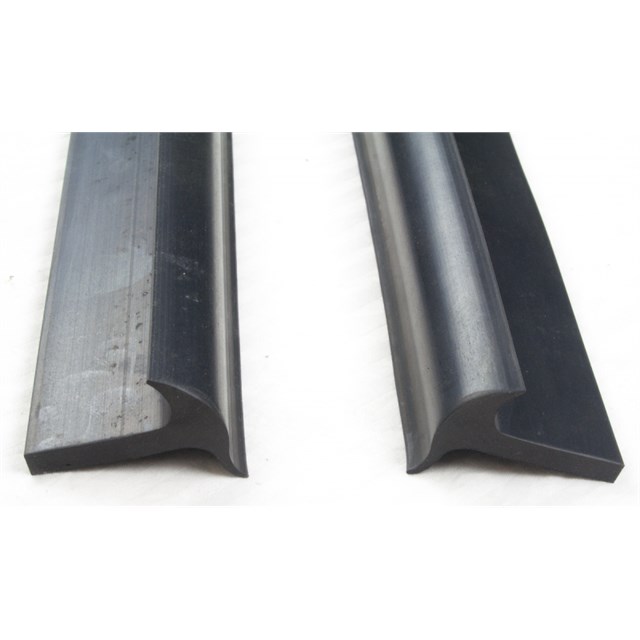 RW-100 - Front fender filler 39-47 : DCM Classics