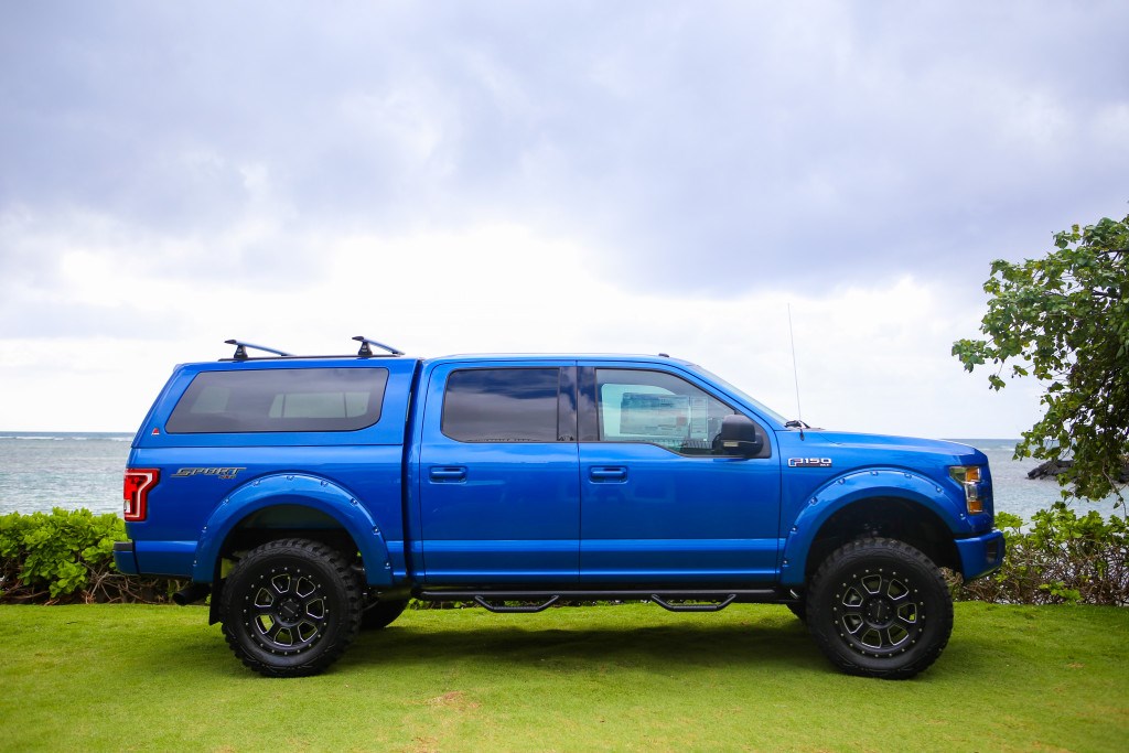 Leer 100XQ Sport Camper Shell